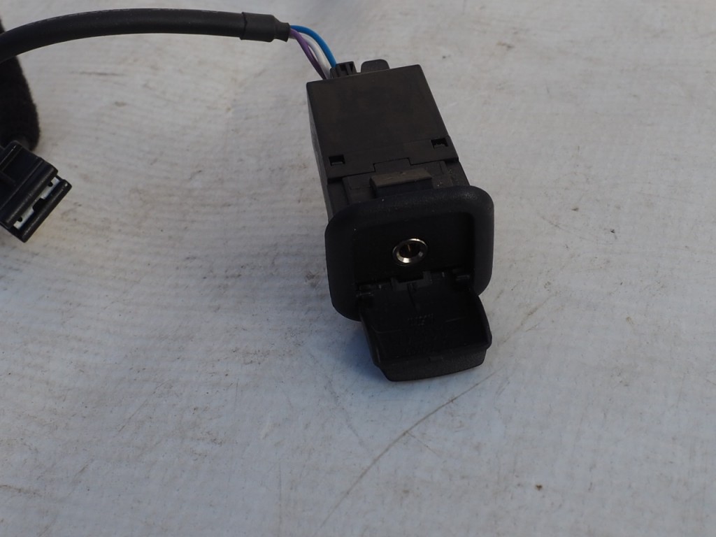WTYCZKA KOSTKA ZŁĄCZE AUDI Q5 V 8J00035475 8K0973754